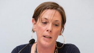 Scale of abuse of politicians on Twitter revealed - BBC News