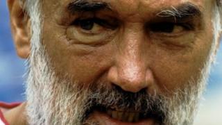 In Pictures: Remembering George Best ten years after his death - BBC News