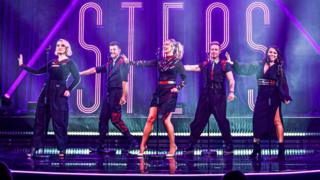 Steps star Ian 'H' Watkins realises long-held art ambitions - BBC News