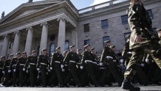Easter Rising: Centenary parade takes place in Dublin - BBC News