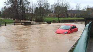 Floods cause disruption across across the Midlands - BBC News