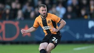 Notts County sign James Gibbons and Callum Roberts returns - BBC Sport