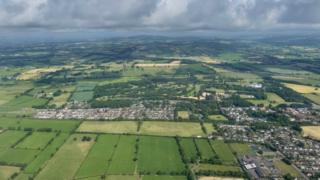 Weather and clocks set to spring forward on Easter Sunday - BBC News