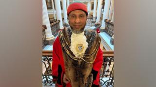 Brighton and Hove City Council elects first Muslim mayor - BBC News