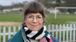 Mayhill riot: Swansea community rallies together after violence - BBC News