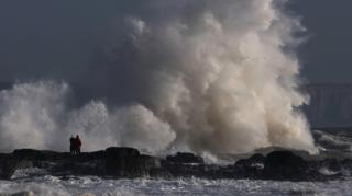 Storm Éowyn 'probably strongest' to hit UK in 10 years, says Met Office ...