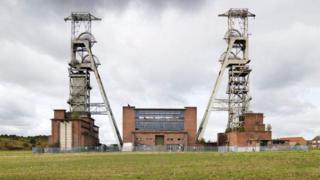 Homes on former Clipstone Colliery site get go-ahead - BBC News
