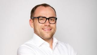 Rentberry's controversial property bid site expands in US - BBC News