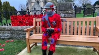 Remembrance poppy: Why do we wear poppies and what do they mean - BBC News