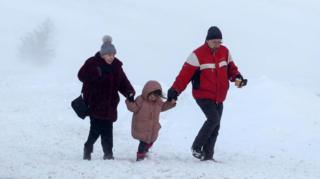 Cold weather continues across UK as temperatures dip close to -20C ...