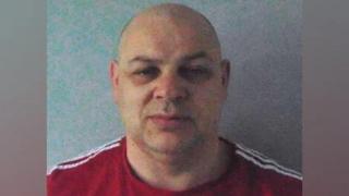 CCTV station clue as manhunt for prisoner Daniel Gee continues - BBC News