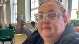 Bradford social worker sheds light on city's poverty - BBC News