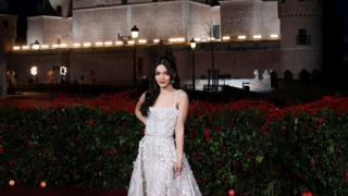 Snow White film is both 'bad' and 'captivating' say critics - BBC News