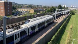 Crossrail: Elizabeth line confirmed to open on 24 May - BBC News
