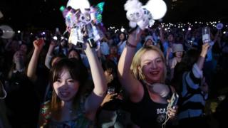 K-pop: How jealous 'super fans' try to dictate their idols' private ...