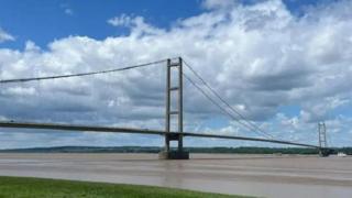 Humber Bridge: Work to start on automated tolling system - BBC News
