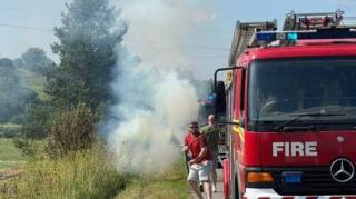 Retired Hampshire and Isle of Wight fire engines sent to Ukraine - BBC News