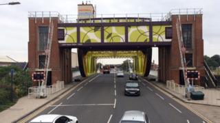Hull: Drypool Bridge reopens after safety investigation - BBC News