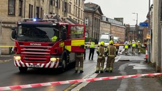 Residents allowed to return to homes after Paisley car fire - BBC News