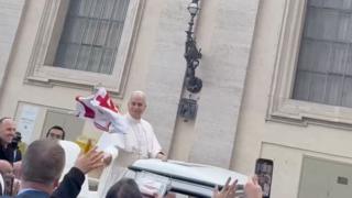 Pope Leo XIV catches Tyrone GAA jersey at Vatican parade - BBC News