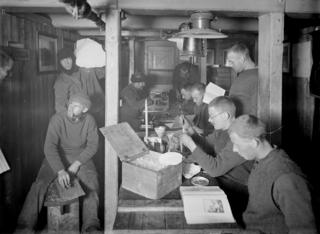 Stark images of Shackleton's struggle - BBC News