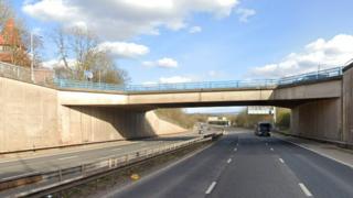 M67: Bridge demolition to shut motorway for weekend - BBC News