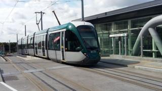 Tram strike over historic Nottingham Goose Fair called off - BBC News