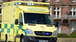 Secamb: Ambulance trust expands clinical hub service - BBC News