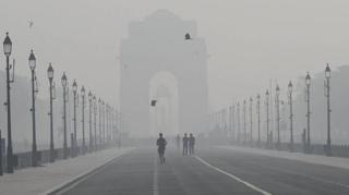 Lahore smog: Pollution hits record levels in Pakistan city - BBC News