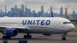 United Airlines addresses air travel safety fears - BBC News