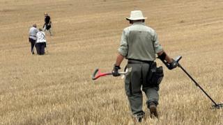 Metal detecting - BBC News