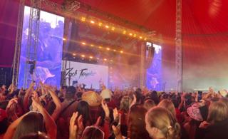 Reading 2024: Thousands flock to annual music festival - BBC News