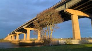 M62 overnight closure for further repairs to Ouse Bridge - BBC News