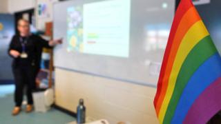 Transgender guidance: Schools to keep parents informed - BBC News
