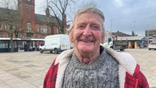 Harold Shipman: Woman 'saved her mother from killer GP' - BBC News