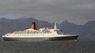 QE2: The 50-year journey of a British style icon - BBC News