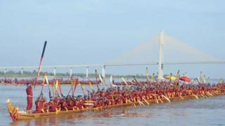 World's biggest cruise ship and other ginormous sailing vessels - BBC ...