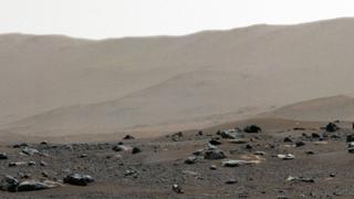 Mars: Nasa's Perseverance rover sends stunning images - BBC News