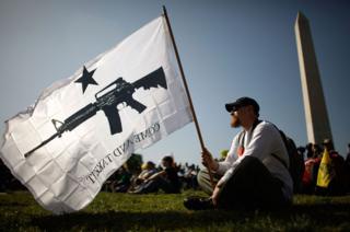 Kaitlin Bennett: Why she wore a rifle for graduation photos - BBC News