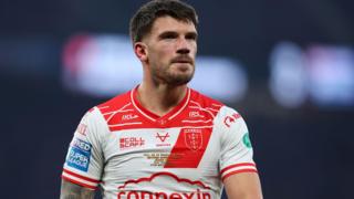 Oliver Gildart: Hull KR centre extends contract to end of 2028 - BBC Sport