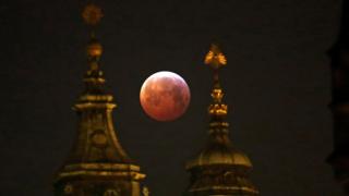 Keep your eyes peeled for rare Blood Moon - BBC Newsround