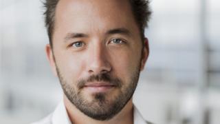 How two strangers set up Dropbox and made billions - BBC News