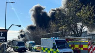 Six in hospital after industrial estate fire in Cumbernauld - BBC News