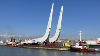 Lowestoft's new £145 Gull Wing Bridge moves into final stages - BBC News