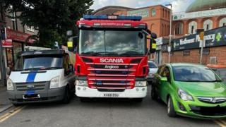 Luton fire engine slowed by vehicles on double yellows - BBC News