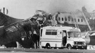 Manchester Air Disaster remembered on 40th anniversary - BBC News
