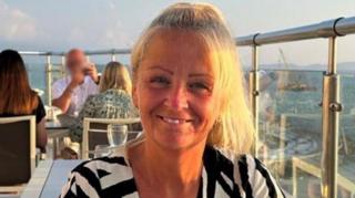 Brantham murder detectives appeal to Ipswich train passengers - BBC News