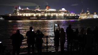 In pictures: Queen Mary 2 leaves Liverpool - BBC News
