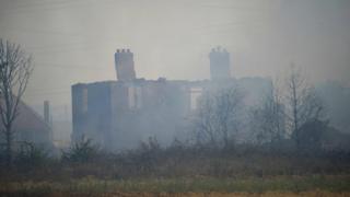 London fires: Major incident declared as crews tackle blazes - BBC News