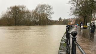 Storm Henk: Flooding forces Shrewsbury residents out of homes - BBC News